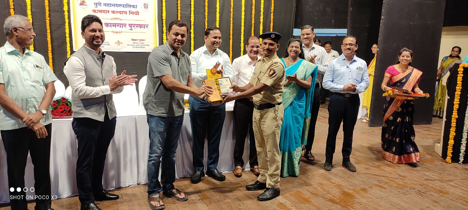 PMC Pune Employees Award | पुणे महापालिकेच्या २७ कर्मचाऱ्यांना गुणवंत ...